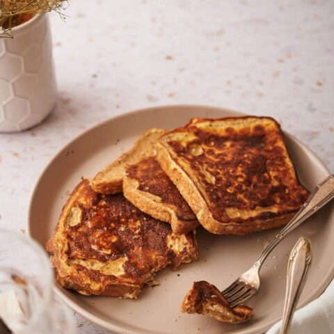 Protein French Toast (With 35 Grams of Protein!)