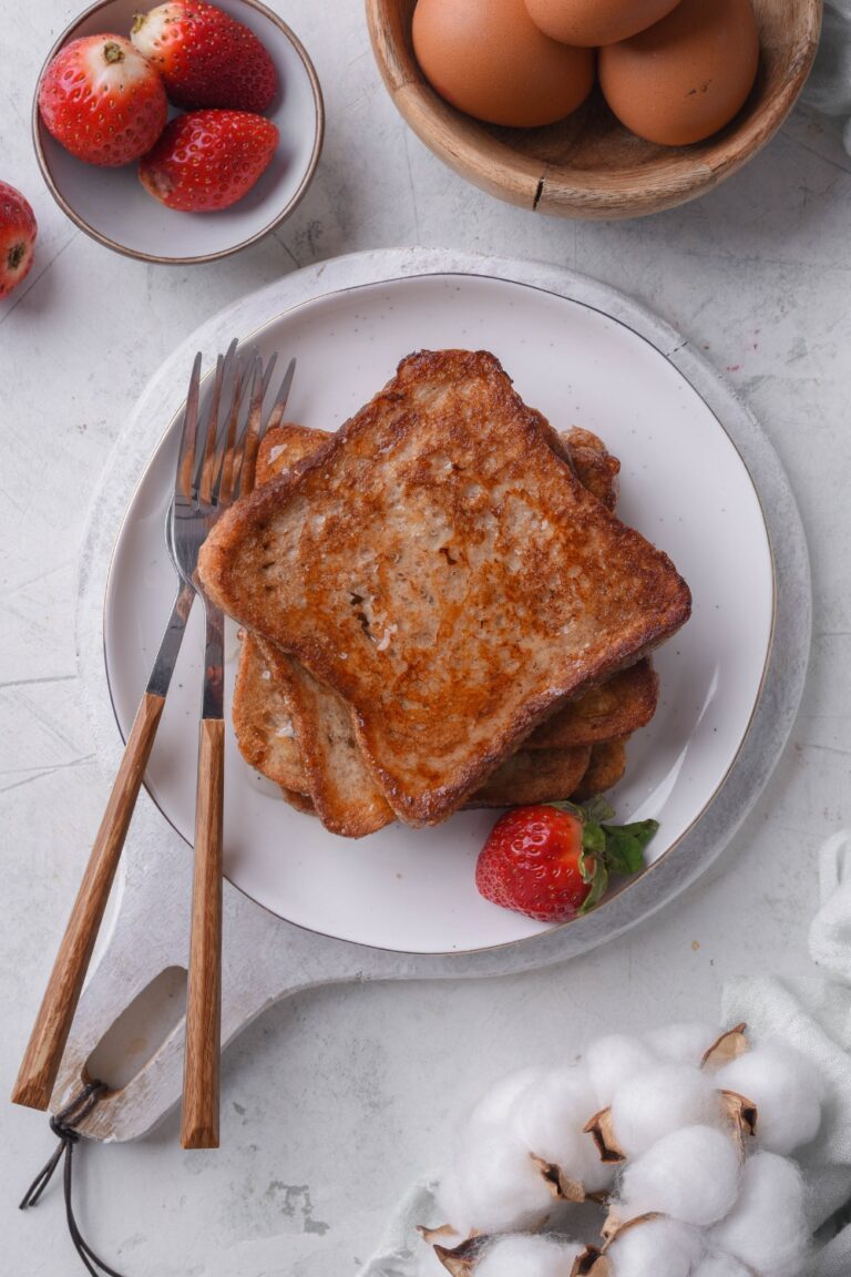 Healthy French Toast (Only 50 Calories Per Slice)
