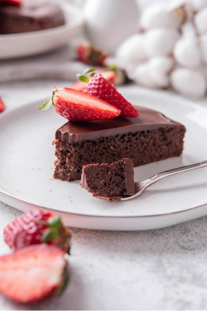 Chocolate Protein Cake With 20g of Protein Per Slice